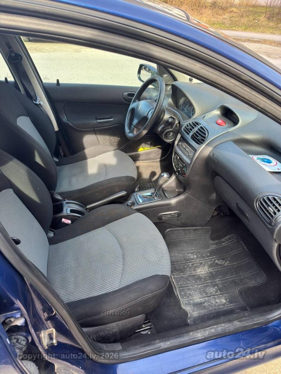Peugeot 206 2004 Tallina, ar dzinēja tilpumu 1.40 L un nobraukumu 141 tūkst. km par 1250 €, foto 10 vietnē AUTOMOTO.COM.LV