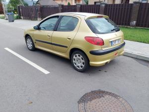 Peugeot 206 2004 in Vilnius, with an engine capacity of 1.40 L and mileage of 200 thousand km for 650 €, photo 4 on AUTOMOTO.COM.LV