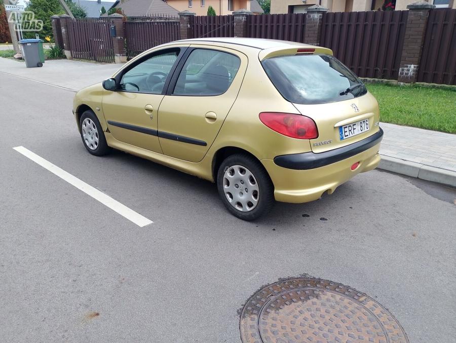 Peugeot 206 2004 in Vilnius, with an engine capacity of 1.40 L and mileage of 200 thousand km for 650 €, photo 4 on AUTOMOTO.COM.LV
