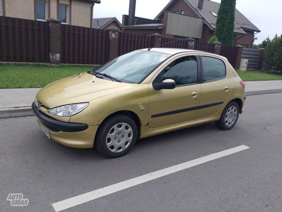 Peugeot 206 2004 in Vilnius, with an engine capacity of 1.40 L and mileage of 200 thousand km for 650 €, photo 5 on AUTOMOTO.COM.LV