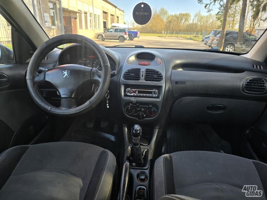 Peugeot 206 2005 Radviliškis, ar dzinēja tilpumu 1.40 L un nobraukumu 288 tūkst. km par 995 €, foto 18 vietnē AUTOMOTO.COM.LV