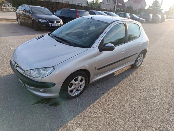 Peugeot 206 2005 in Raseiniai, with an engine capacity of 1.40 L and mileage of 200 thousand km for 320 €, photo 1 on AUTOMOTO.COM.LV