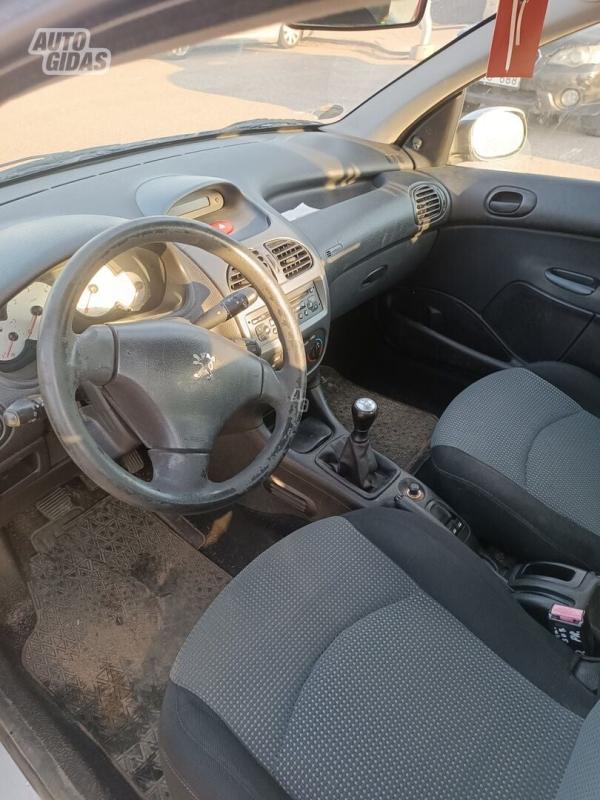 Peugeot 206 2005 in Raseiniai, with an engine capacity of 1.40 L and mileage of 200 thousand km for 320 €, photo 6 on AUTOMOTO.COM.LV