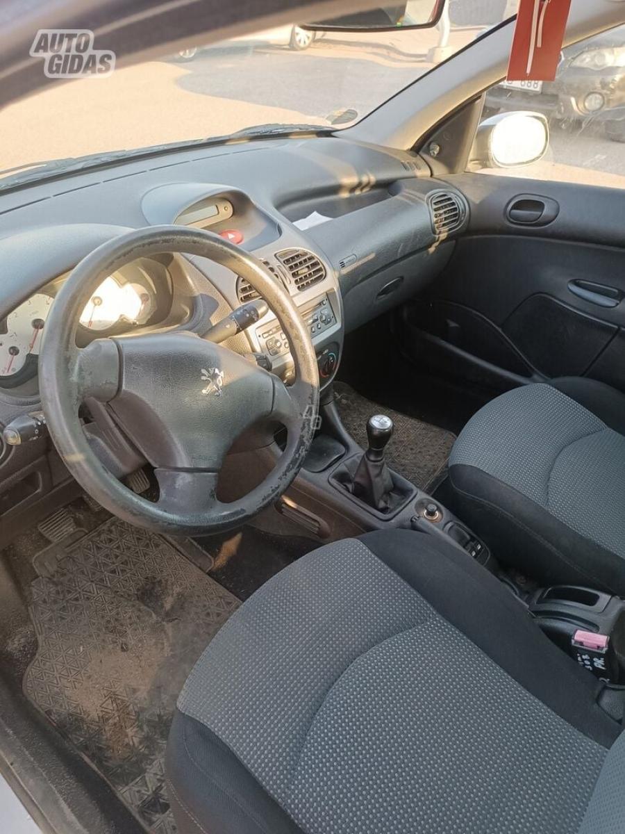 Peugeot 206 2005 in Raseiniai, with an engine capacity of 1.40 L and mileage of 200 thousand km for 320 €, photo 7 on AUTOMOTO.COM.LV