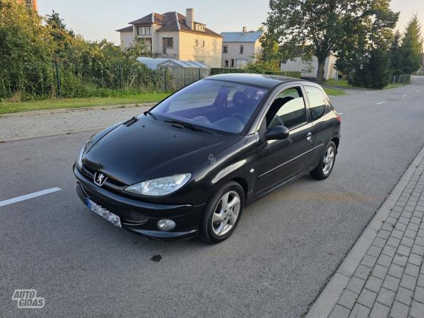 Пежо 206 2005 в Радвилишкис, объемом двигателя 1.60 л и пробегом 0 тыс. км за 800 €, фото 1 на AUTOMOTO.COM.LV