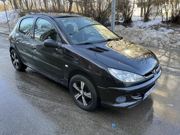 Peugeot 206 2007 Viļņa, ar dzinēja tilpumu 1.40 L un nobraukumu 112 tūkst. km par 850 €, foto 3 vietnē AUTOMOTO.COM.LV