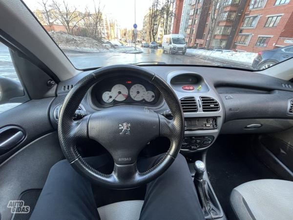 Peugeot 206 2007 Viļņa, ar dzinēja tilpumu 1.40 L un nobraukumu 112 tūkst. km par 850 €, foto 9 vietnē AUTOMOTO.COM.LV