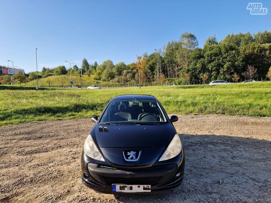 Peugeot 206 2010 Viļņa, ar dzinēja tilpumu 1.40 L un nobraukumu 120 tūkst. km par 350 €, foto 4 vietnē AUTOMOTO.COM.LV