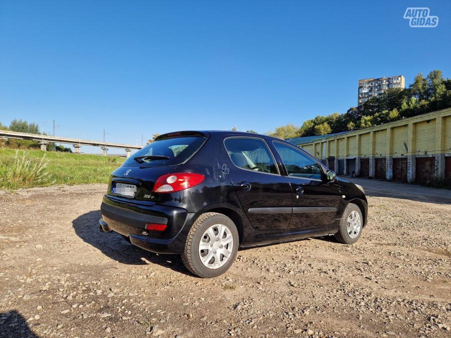 Peugeot 206 2010 Viļņa, ar dzinēja tilpumu 1.40 L un nobraukumu 120 tūkst. km par 350 €, foto 6 vietnē AUTOMOTO.COM.LV