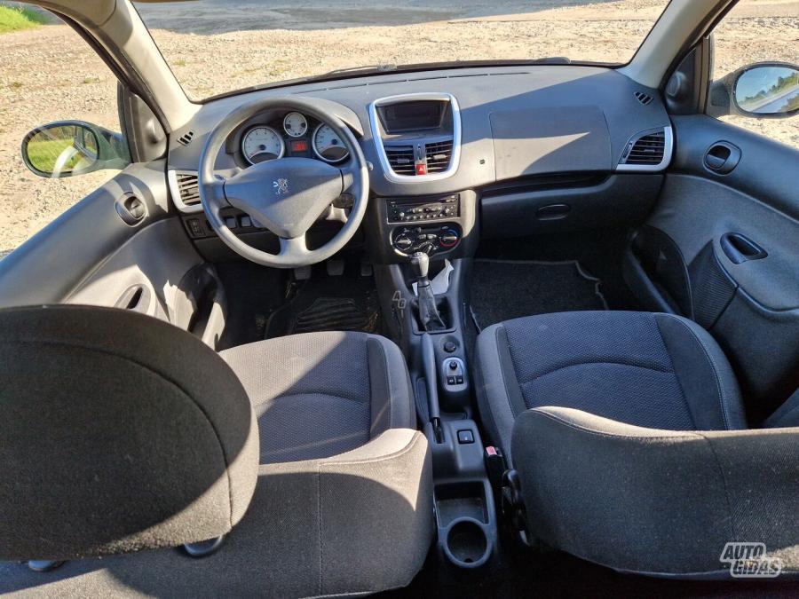 Peugeot 206 2010 Viļņa, ar dzinēja tilpumu 1.40 L un nobraukumu 120 tūkst. km par 350 €, foto 14 vietnē AUTOMOTO.COM.LV