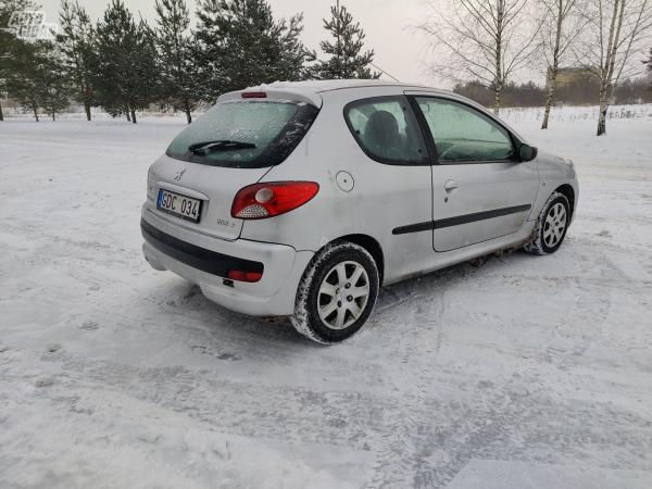 Peugeot 206 2012 in Marijampole, with an engine capacity of 1.40 L and mileage of 234 thousand km for 1300 €, photo 5 on AUTOMOTO.COM.LV