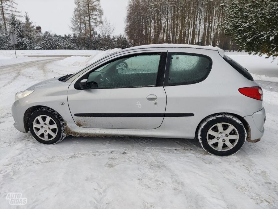 Peugeot 206 2012 in Marijampole, with an engine capacity of 1.40 L and mileage of 234 thousand km for 1300 €, photo 7 on AUTOMOTO.COM.LV
