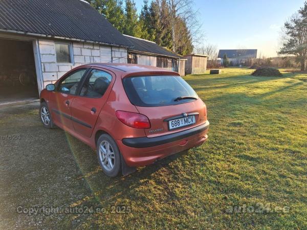 Oranžs Peugeot 206 2001 Tallina, ar dzinēja tilpumu 1.10 L un nobraukumu 156 tūkst. km par 600 €, foto 3 vietnē AUTOMOTO.COM.LV
