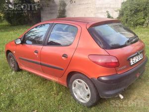 Oranžs Peugeot 206 2001 Rīga, ar dzinēja tilpumu 1.40 L un nobraukumu 164 tūkst. km par 950 €, foto  vietnē AUTOMOTO.COM.LV