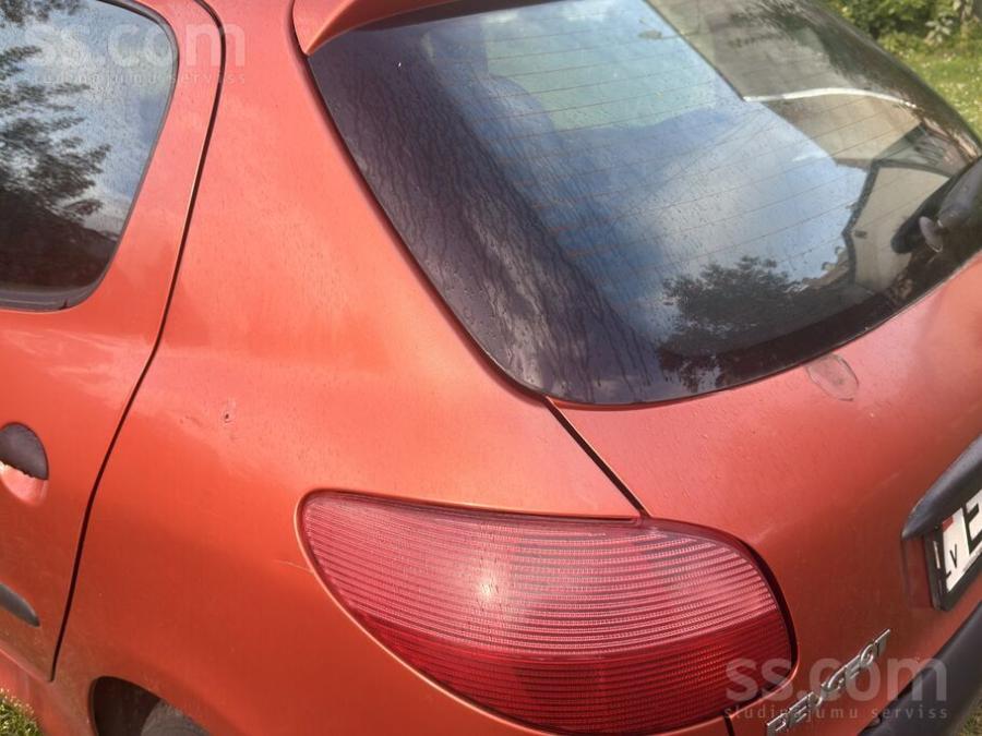 Orange Peugeot 206 2001 in Riga, with an engine capacity of 1.40 L and mileage of 164 thousand km for 950 €, photo 3 on AUTOMOTO.COM.LV