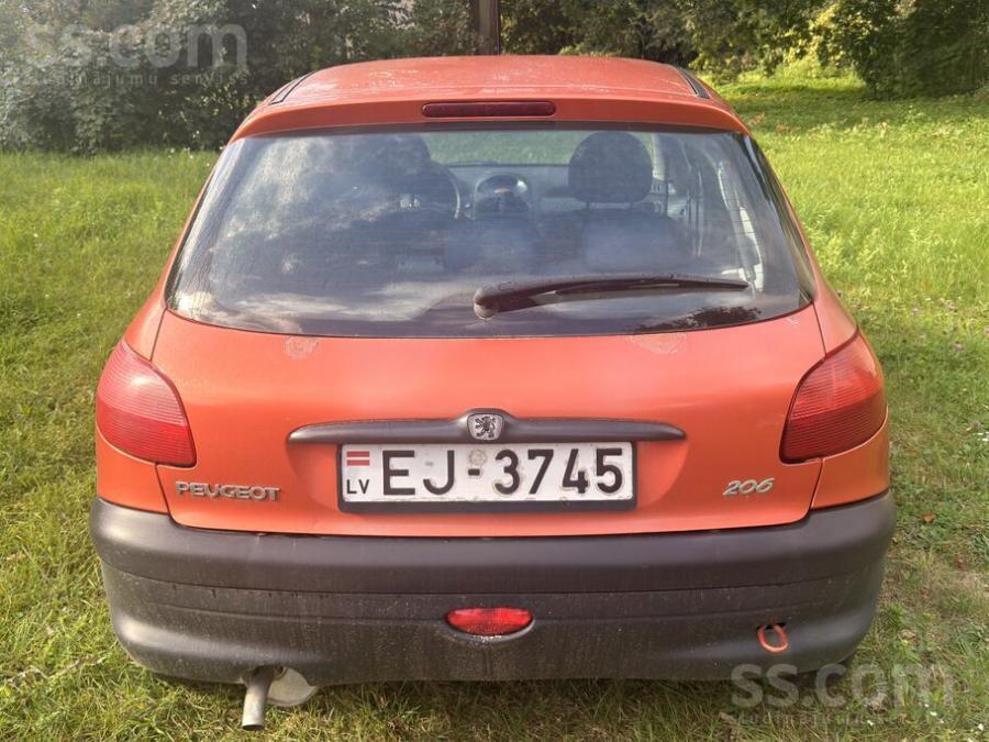 Orange Peugeot 206 2001 in Riga, with an engine capacity of 1.40 L and mileage of 164 thousand km for 950 €, photo 4 on AUTOMOTO.COM.LV