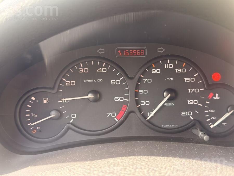 Orange Peugeot 206 2001 in Riga, with an engine capacity of 1.40 L and mileage of 164 thousand km for 950 €, photo 10 on AUTOMOTO.COM.LV