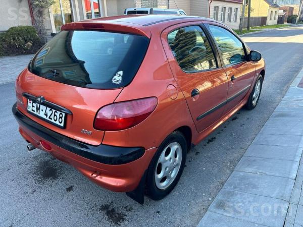 Orange Peugeot 206 2002 in Liepaja, with an engine capacity of 1.30 L and mileage of 199 thousand km for 1300 €, photo 3 on AUTOMOTO.COM.LV