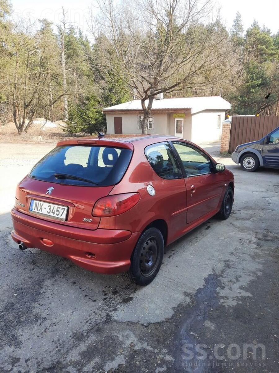 Sarkans Peugeot 206 2007 Rīga, ar dzinēja tilpumu 1.40 L un nobraukumu 214 tūkst. km par 1005 €, foto 4 vietnē AUTOMOTO.COM.LV