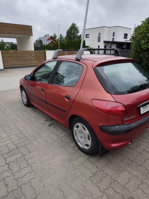 Red Peugeot 206 2001 in Tallinn, with an engine capacity of 1.40 L and mileage of 119 thousand km for 650 €, photo 4 on AUTOMOTO.COM.LV
