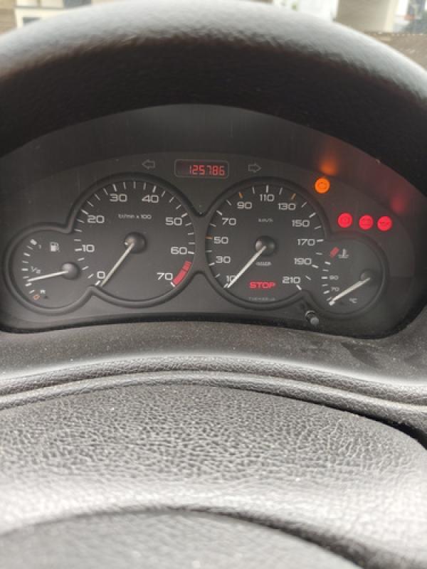 Red Peugeot 206 2001 in Tallinn, with an engine capacity of 1.40 L and mileage of 119 thousand km for 650 €, photo 10 on AUTOMOTO.COM.LV