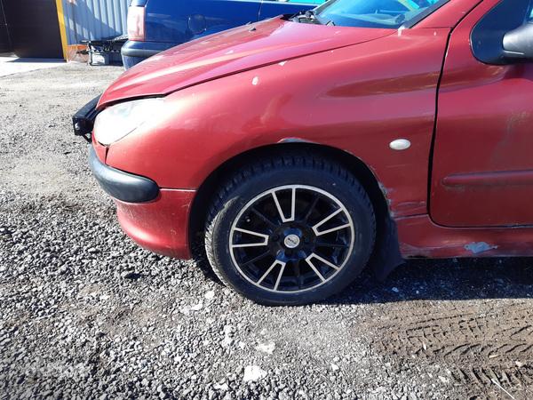 Red Peugeot 206 2002 in Voru, with an engine capacity of 44.00 L and mileage of 128 thousand km for 1800 €, photo 4 on AUTOMOTO.COM.LV