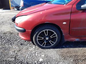 Sarkans Peugeot 206 2002 Veru, ar dzinēja tilpumu 44.00 L un nobraukumu 128 tūkst. km par 1800 €, foto 5 vietnē AUTOMOTO.COM.LV