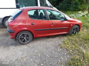 Sarkans Peugeot 206 2002 Veru, ar dzinēja tilpumu 44.00 L un nobraukumu 128 tūkst. km par 1800 €, foto 14 vietnē AUTOMOTO.COM.LV