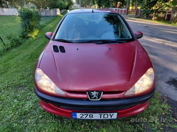 Red Peugeot 206 2002 in Polva, with an engine capacity of 1.40 L and mileage of 192 thousand km for 700 €, photo 1 on AUTOMOTO.COM.LV