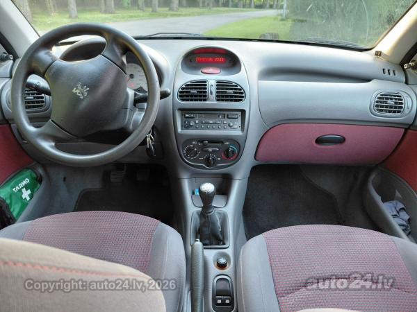 Red Peugeot 206 2002 in Polva, with an engine capacity of 1.40 L and mileage of 192 thousand km for 700 €, photo 3 on AUTOMOTO.COM.LV