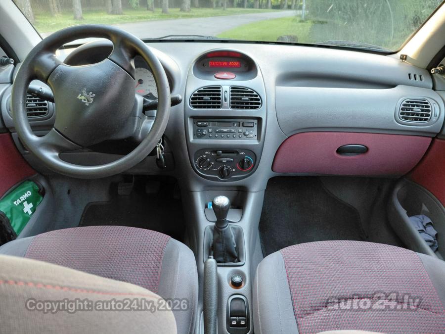 Red Peugeot 206 2002 in Polva, with an engine capacity of 1.40 L and mileage of 192 thousand km for 700 €, photo 4 on AUTOMOTO.COM.LV