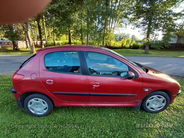 Red Peugeot 206 2002 in Polva, with an engine capacity of 1.40 L and mileage of 192 thousand km for 700 €, photo 5 on AUTOMOTO.COM.LV