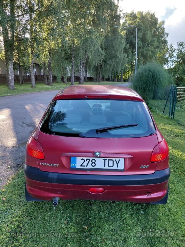 Red Peugeot 206 2002 in Polva, with an engine capacity of 1.40 L and mileage of 192 thousand km for 700 €, photo 6 on AUTOMOTO.COM.LV