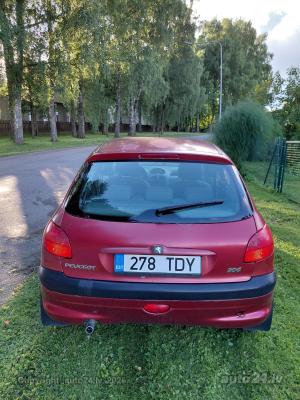 Red Peugeot 206 2002 in Polva, with an engine capacity of 1.40 L and mileage of 192 thousand km for 700 €, photo 7 on AUTOMOTO.COM.LV