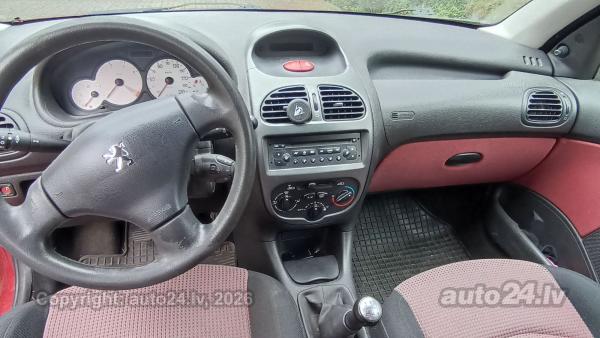 Sarkans Peugeot 206 2006 Tallina, ar dzinēja tilpumu 1.40 L un nobraukumu 166 tūkst. km par 1100 €, foto 6 vietnē AUTOMOTO.COM.LV