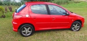Sarkans Peugeot 206 2007 Cēsis, ar dzinēja tilpumu 1.40 L un nobraukumu 96 tūkst. km par 800 €, foto 4 vietnē AUTOMOTO.COM.LV