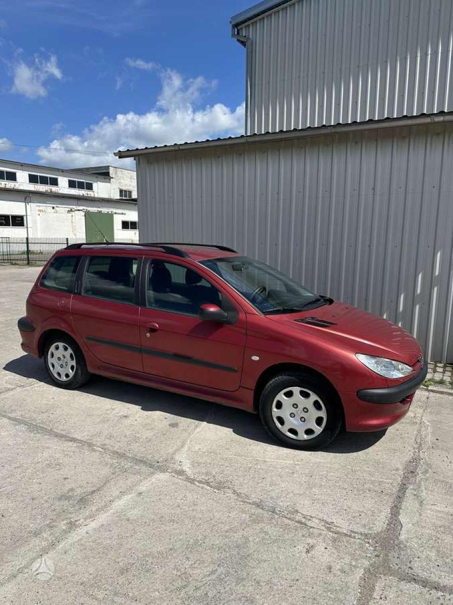 Sarkans Peugeot 206 2004 Rokiškis, ar dzinēja tilpumu 1.40 L un nobraukumu 271 tūkst. km par 300 €, foto 1 vietnē AUTOMOTO.COM.LV