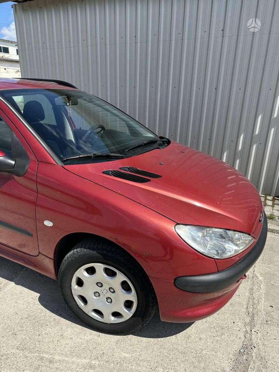 Sarkans Peugeot 206 2004 Rokiškis, ar dzinēja tilpumu 1.40 L un nobraukumu 271 tūkst. km par 300 €, foto 5 vietnē AUTOMOTO.COM.LV