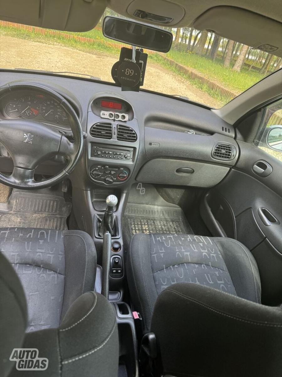 Peugeot 206 2002 Akmenė, ar dzinēja tilpumu 2.00 L un nobraukumu 320 tūkst. km par 350 €, foto 6 vietnē AUTOMOTO.COM.LV