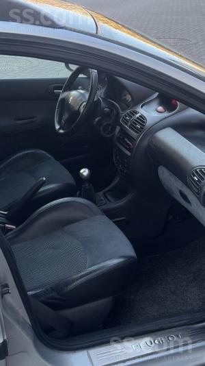 Peugeot 206 2003 in Jelgava, with an engine capacity of 2.00 L and mileage of 199 thousand km for 1190 €, photo 8 on AUTOMOTO.COM.LV