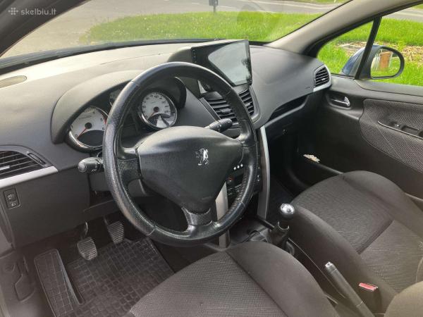 Violets Peugeot 206 2006 Viļņa, ar dzinēja tilpumu 1.60 L un nobraukumu 196 tūkst. km par 1200 €, foto 8 vietnē AUTOMOTO.COM.LV