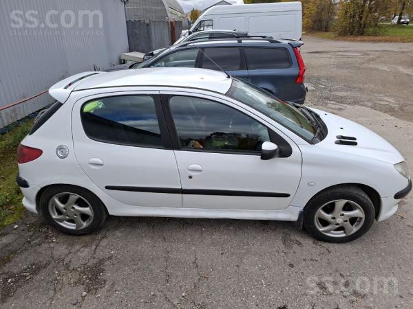Peugeot 206 2003 in Madona on AUTOMOTO.COM.LV White Peugeot 206 2003 in Madona, with an engine capacity of 1.10 L and mileage of 147 thousand km for 1281 β¬, photo 3 on AUTOMOTO.COM.LV