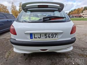 White Peugeot 206 2003 in Madona, with an engine capacity of 1.10 L and mileage of 147 thousand km for 1281 €, photo 5 on AUTOMOTO.COM.LV