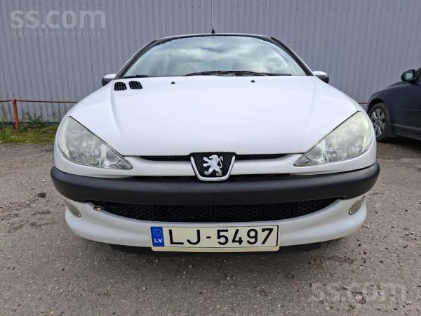 Peugeot 206 2003 in Madona on AUTOMOTO.COM.LV White Peugeot 206 2003 in Madona, with an engine capacity of 1.10 L and mileage of 147 thousand km for 1281 β¬, photo 8 on AUTOMOTO.COM.LV