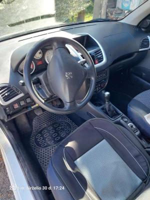 White Peugeot 206 2010 in Kretinga, with an engine capacity of 1.40 L and mileage of 294 thousand km for 1200 €, photo 3 on AUTOMOTO.COM.LV