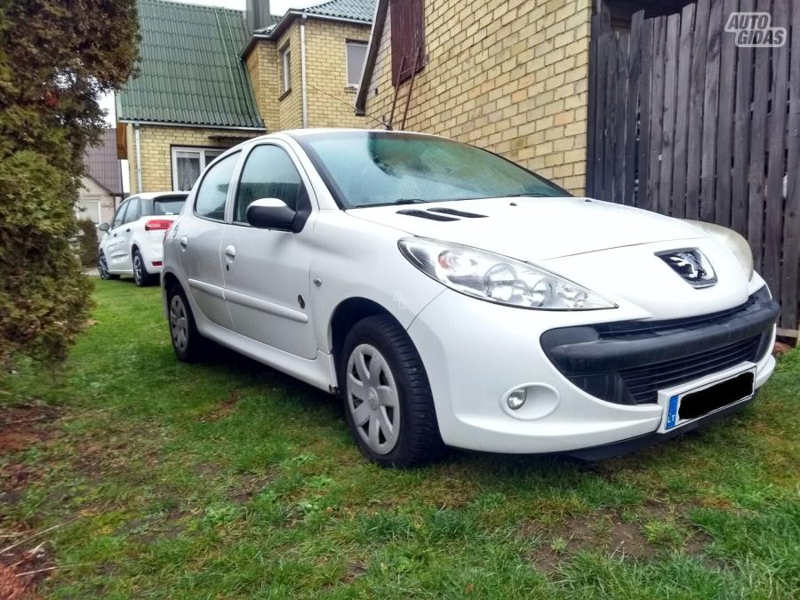 Balts Peugeot 206 2013 Vilkaviškis, ar dzinēja tilpumu 1.40 L un nobraukumu 210 tūkst. km par 1350 €, foto 2 vietnē AUTOMOTO.COM.LV