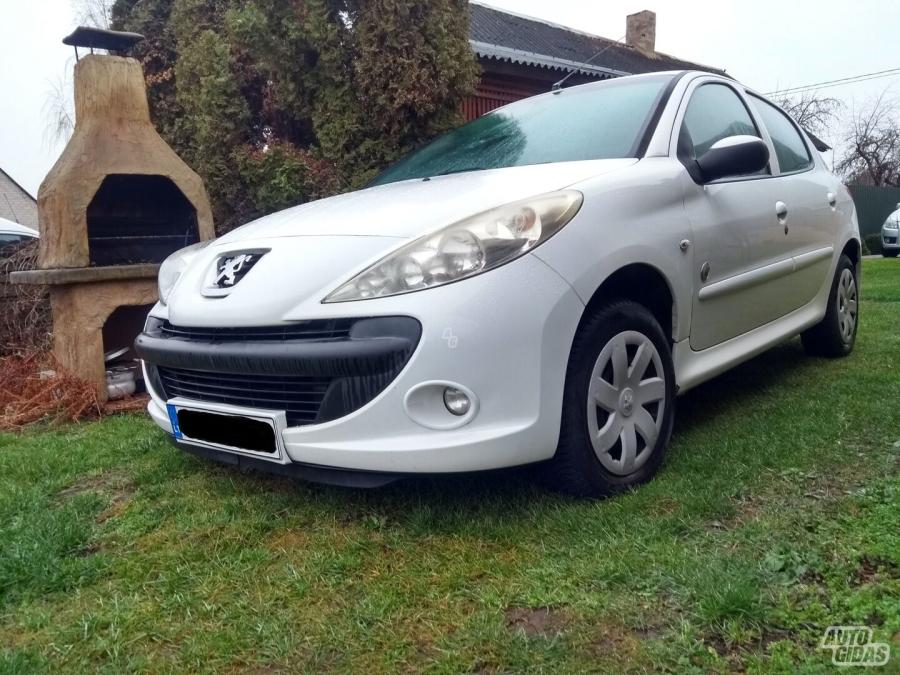 Balts Peugeot 206 2013 Vilkaviškis, ar dzinēja tilpumu 1.40 L un nobraukumu 210 tūkst. km par 1350 €, foto 4 vietnē AUTOMOTO.COM.LV