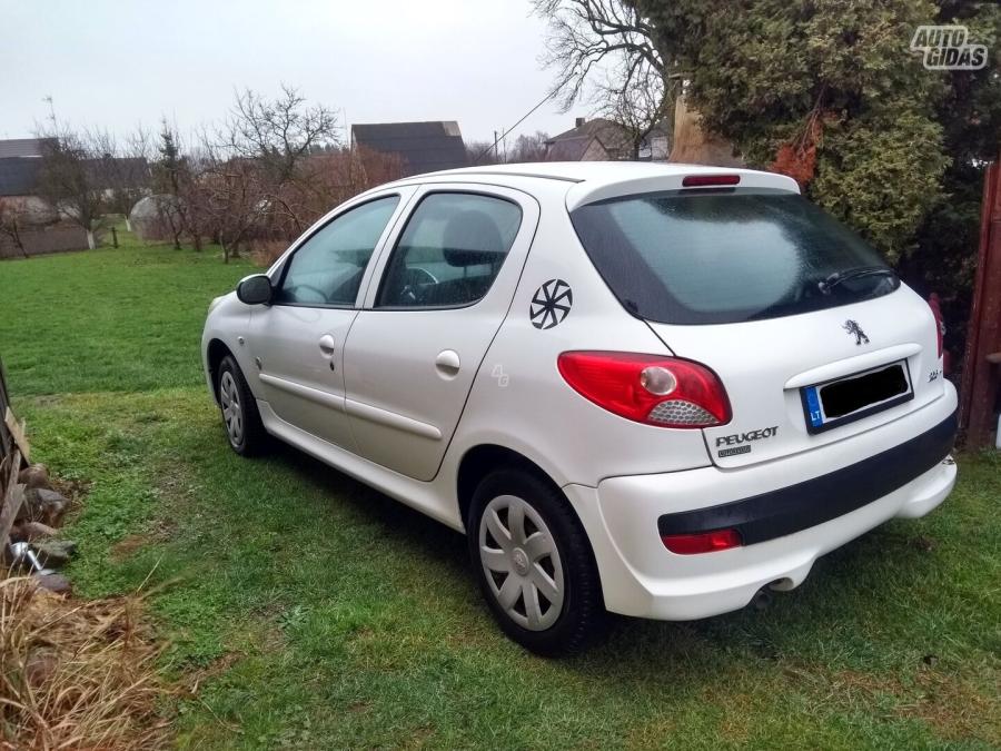 Balts Peugeot 206 2013 Vilkaviškis, ar dzinēja tilpumu 1.40 L un nobraukumu 210 tūkst. km par 1350 €, foto 5 vietnē AUTOMOTO.COM.LV