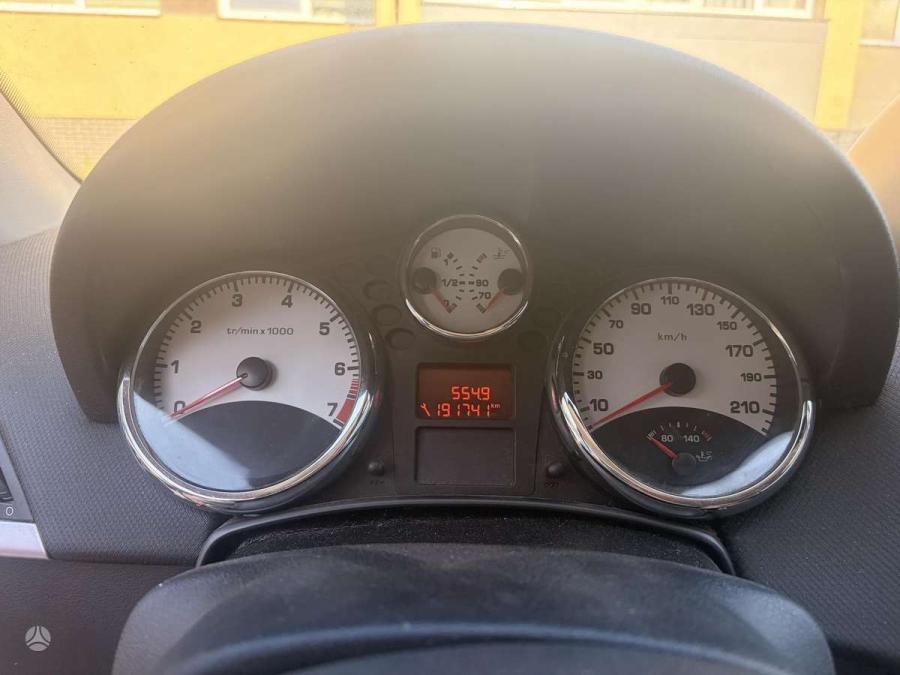 Black Peugeot 207 2008 in Palanga, with an engine capacity of 1.60 L and mileage of 192 thousand km for 1350 €, photo 7 on AUTOMOTO.COM.LV