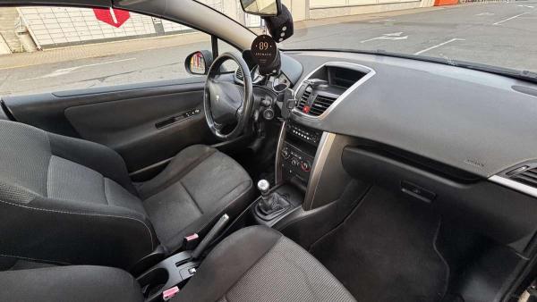 Melns Peugeot 207 2010 Viļņa, ar dzinēja tilpumu 1.60 L un nobraukumu 190 tūkst. km par 1700 €, foto 8 vietnē AUTOMOTO.COM.LV